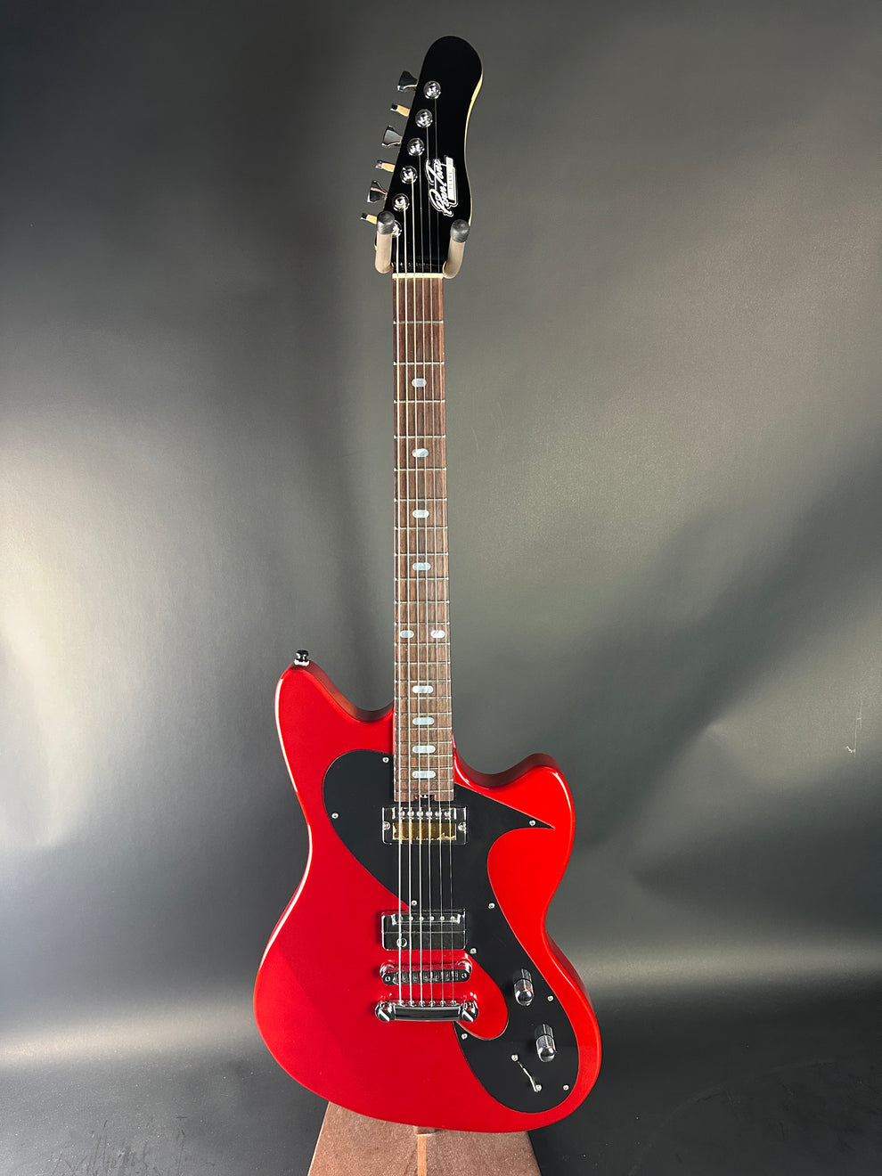 Used Penntone Pearl Candyapple Red w/case TSU23452 – Tone Shop Guitars